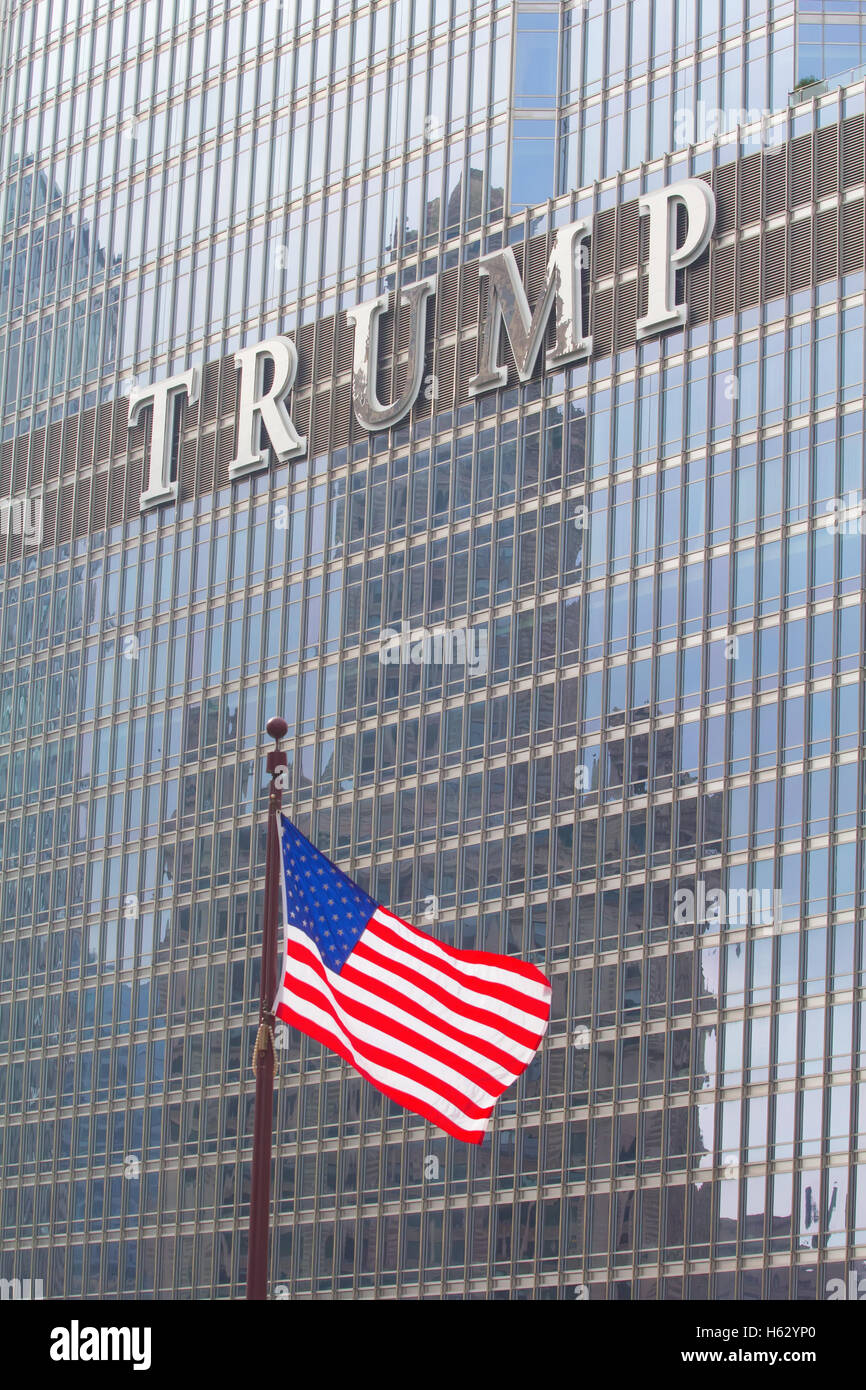 Donald trump tower chicago sign hi-res stock photography and images - Alamy