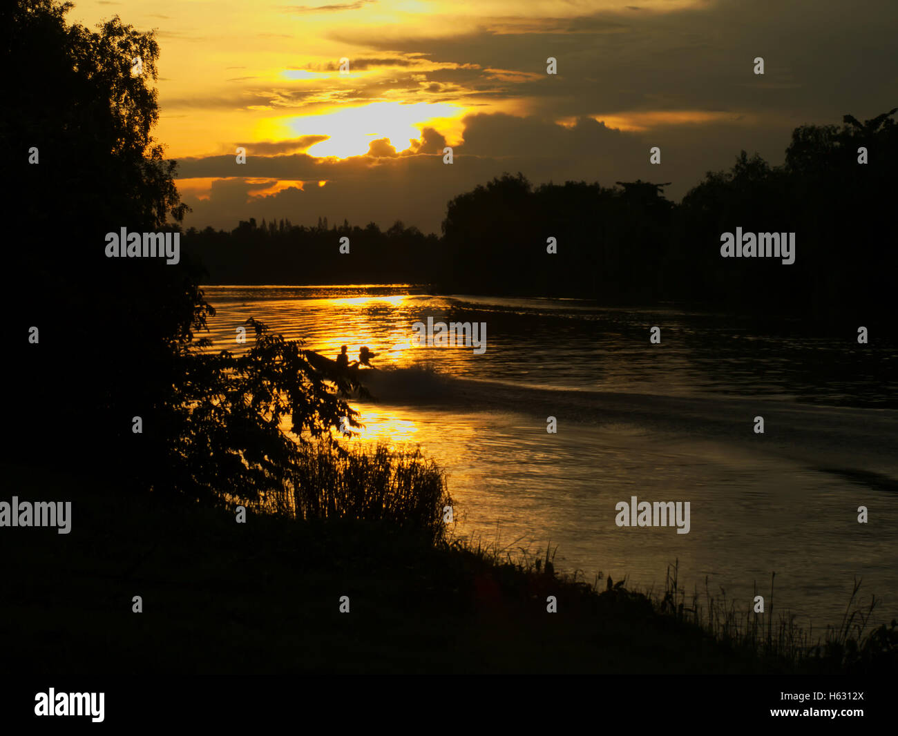 Riverside view hi-res stock photography and images - Alamy