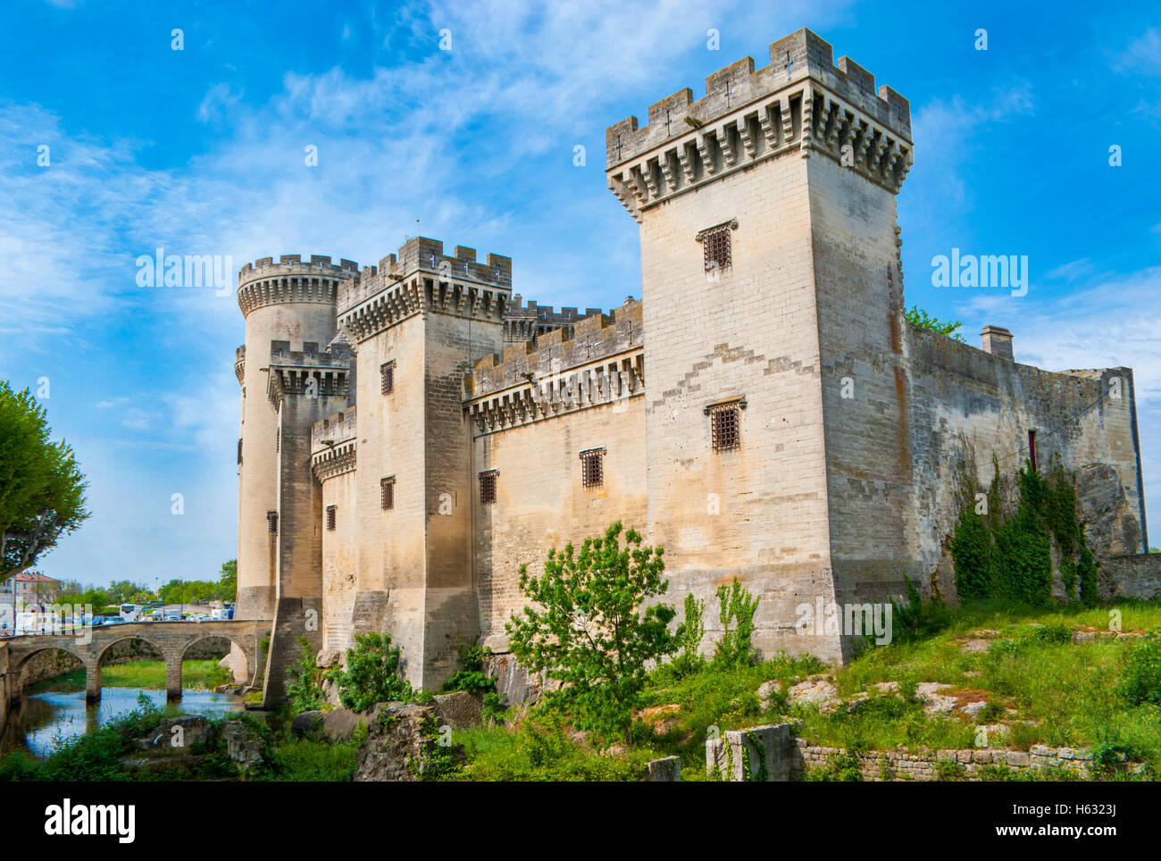 Castle of tarascon hi-res stock photography and images - Alamy