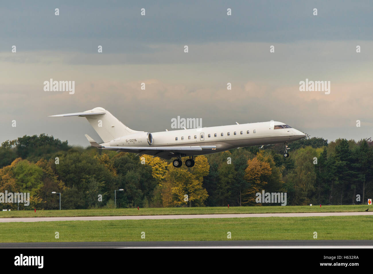 Bombardier bd 700 global express hi-res stock photography and images ...