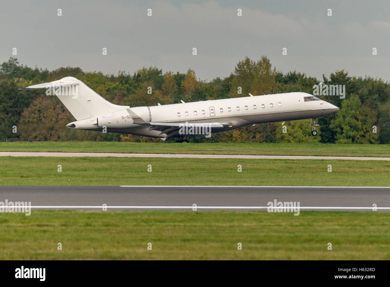 Bombardier bd 700 global express hi-res stock photography and images ...