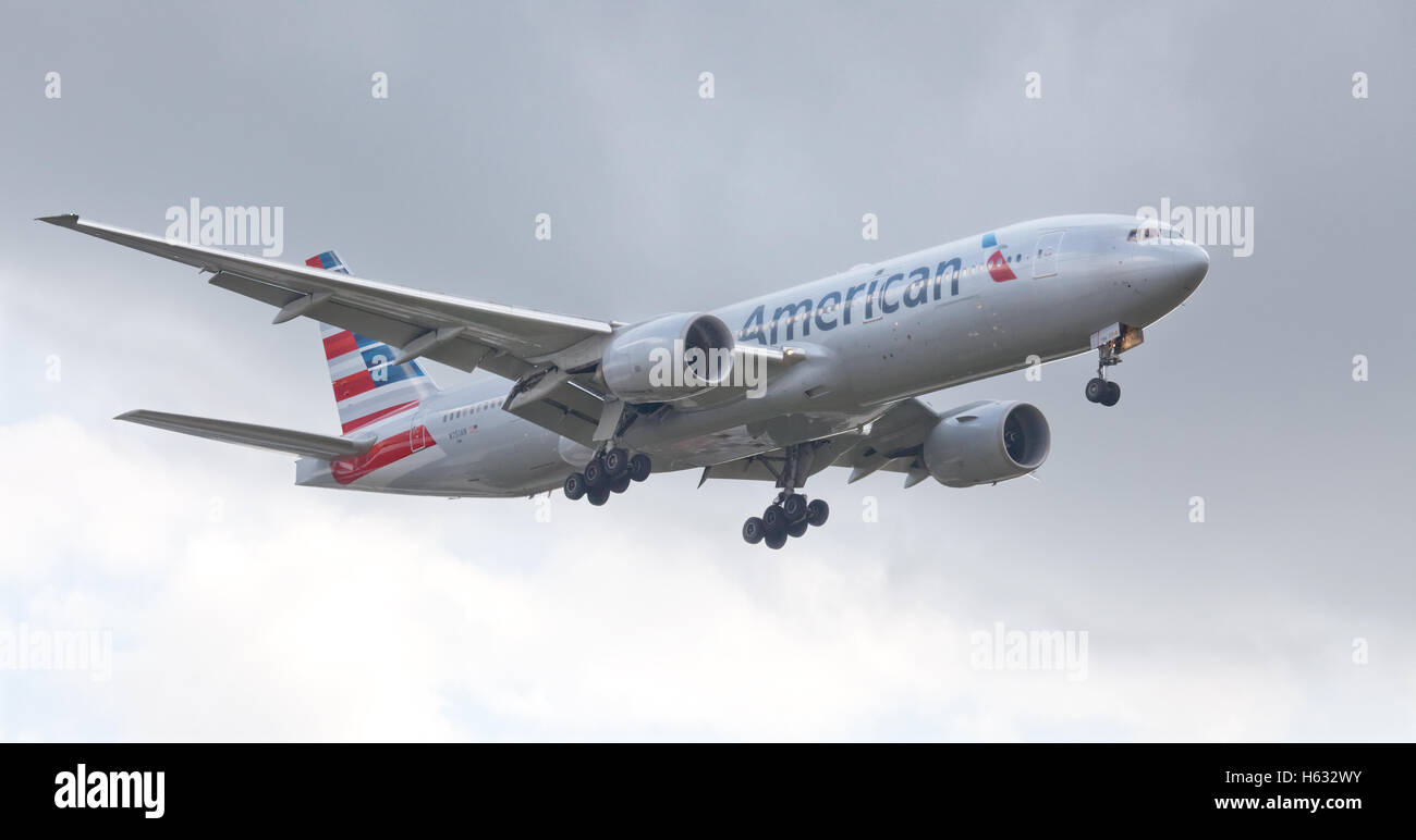 American Airlines Boeing 777 N751AN coming into land at London Heathrow ...