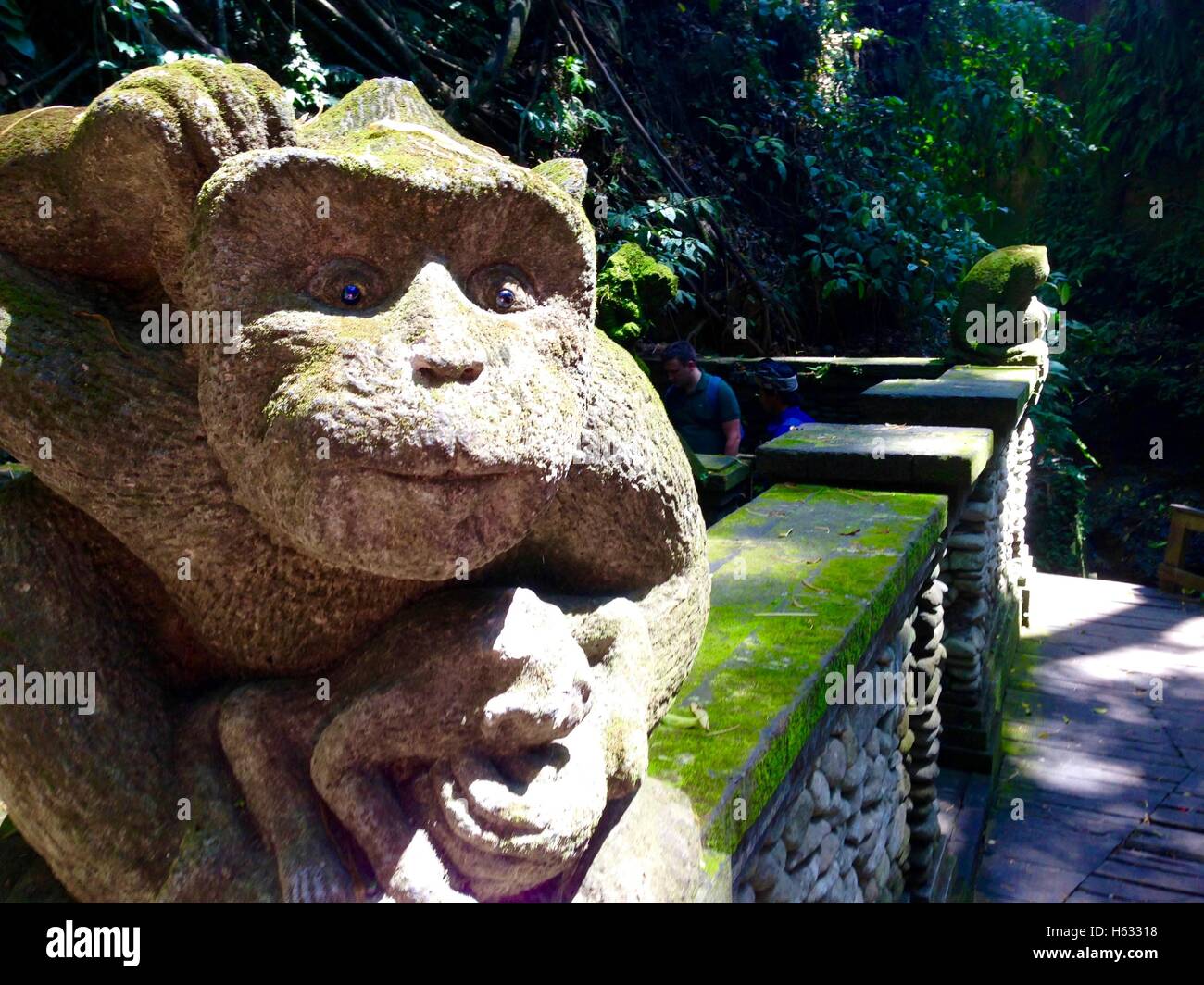Monkey statue hi-res stock photography and images - Alamy