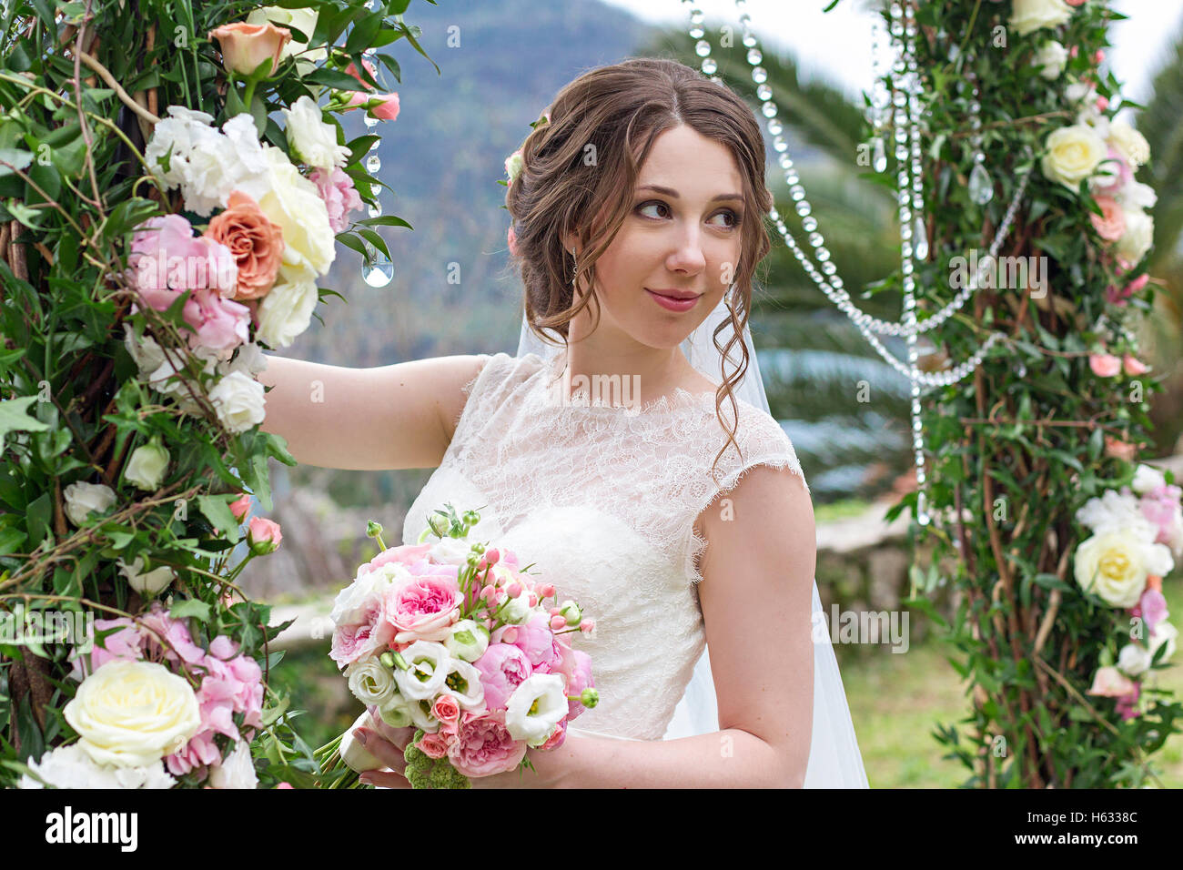 Attractive bride in wedding day Stock Photo - Alamy