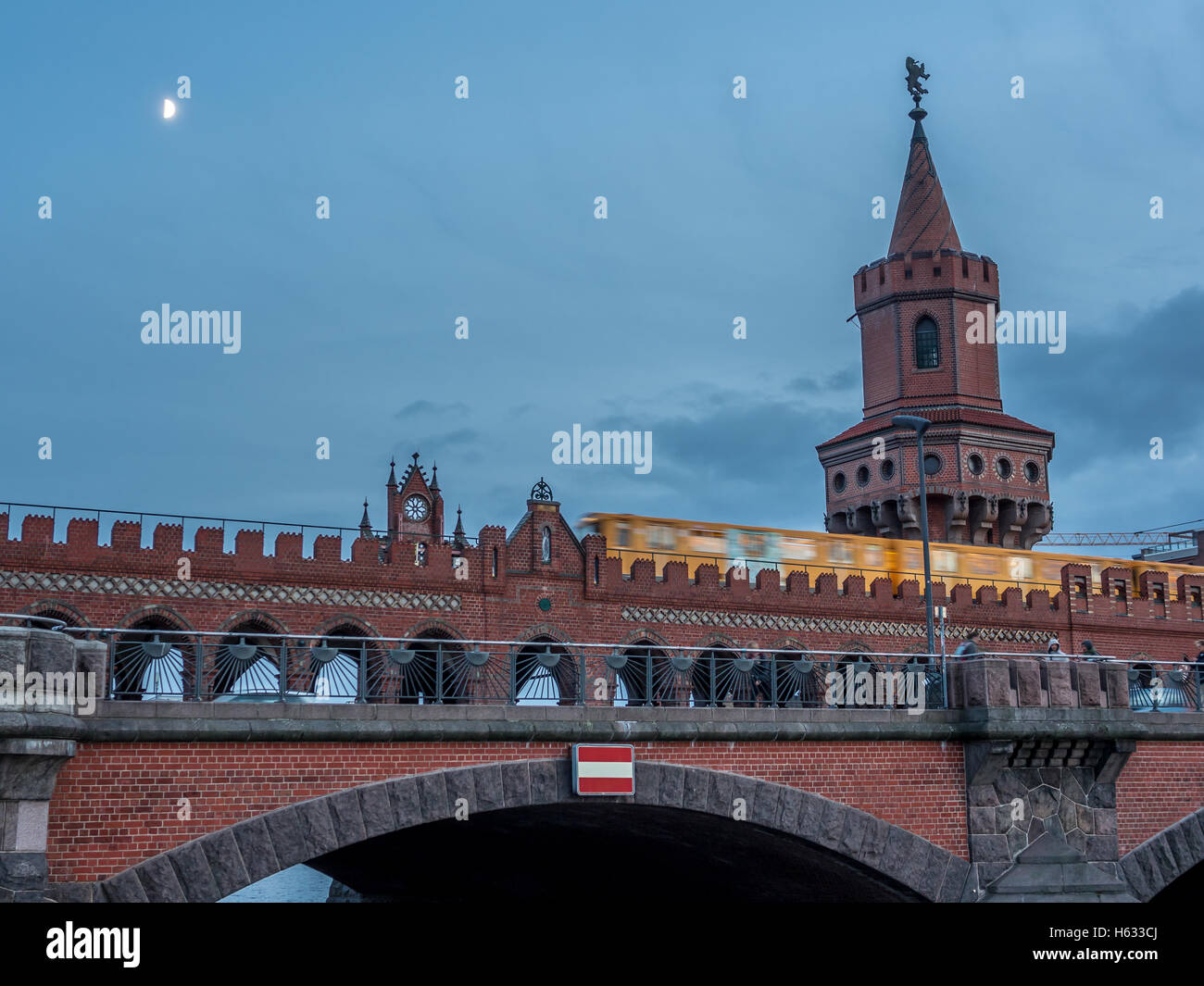 Oberbaumbruecke 1 hi-res stock photography and images - Alamy