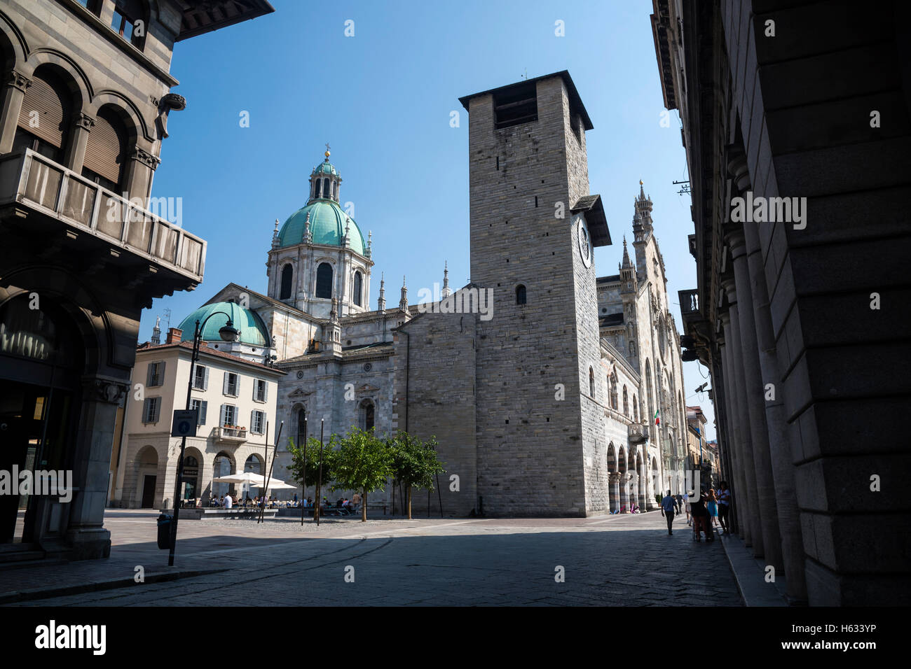 Como cathedral gothic architecture hi-res stock photography and images ...