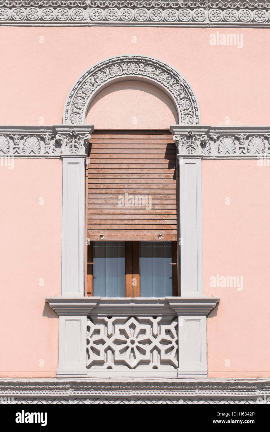 French neoclassical architecture hi-res stock photography and images ...