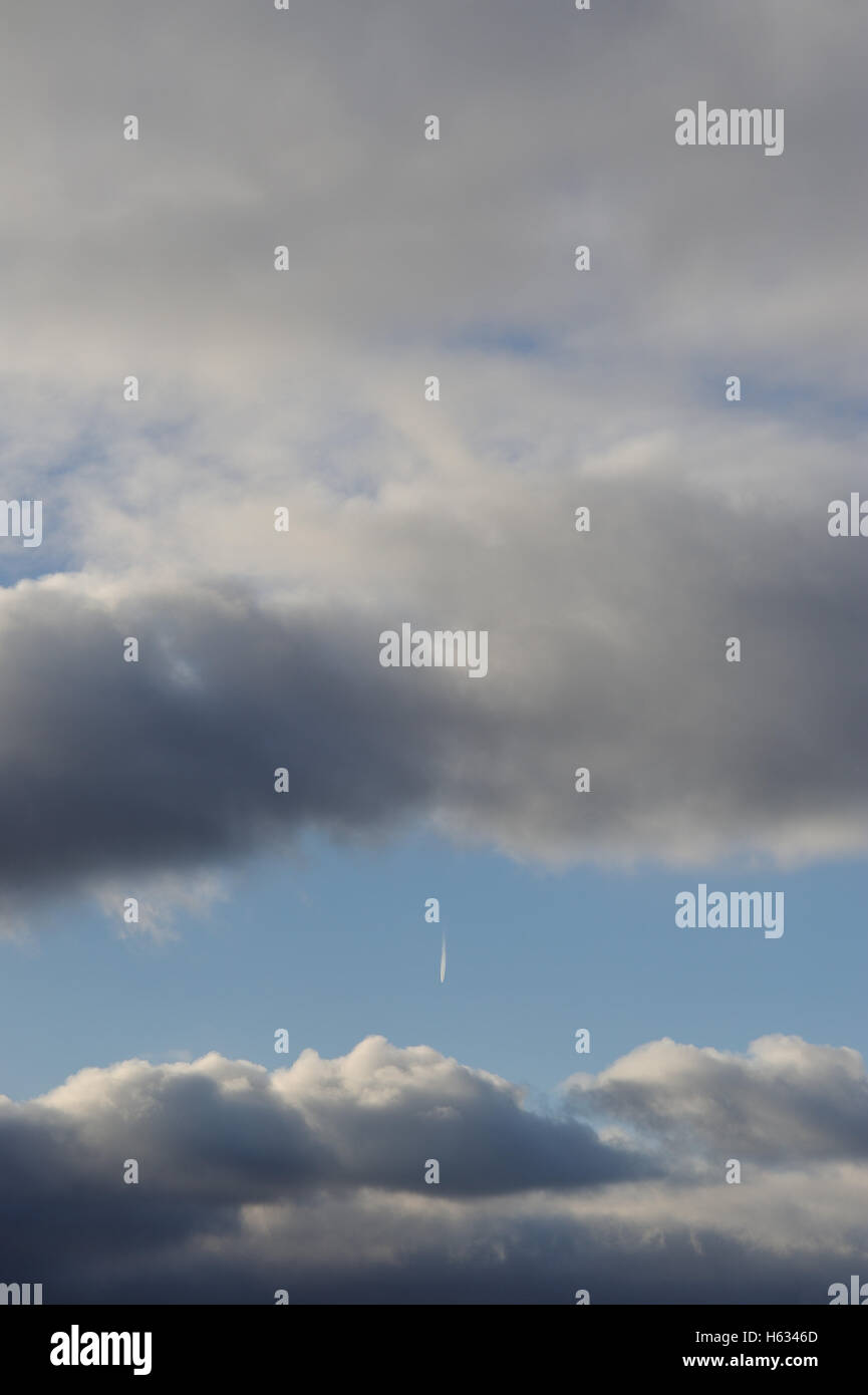Very high cloud hi-res stock photography and images - Alamy