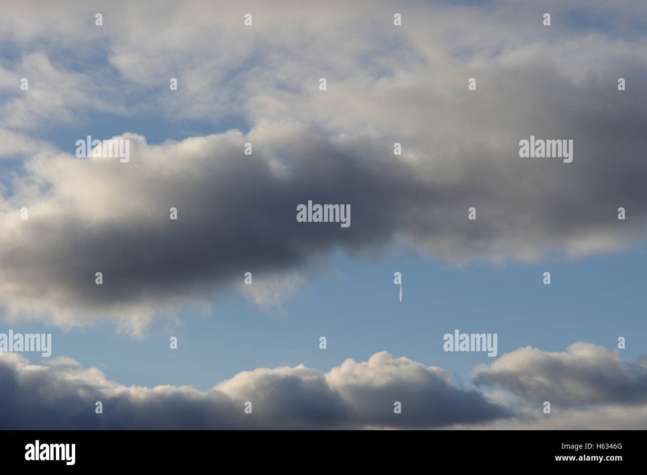 High altitude aircraft bright hi-res stock photography and images - Alamy