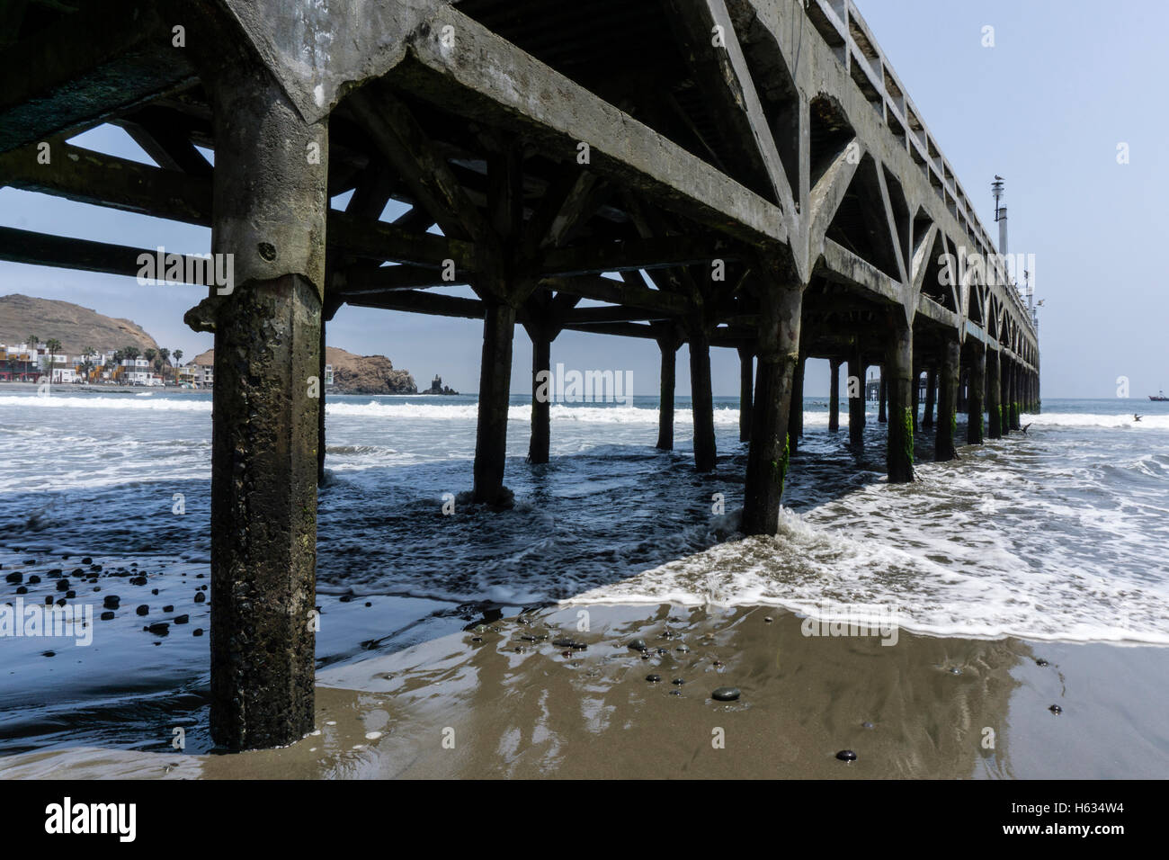 Lima fishing dock hi-res stock photography and images - Alamy