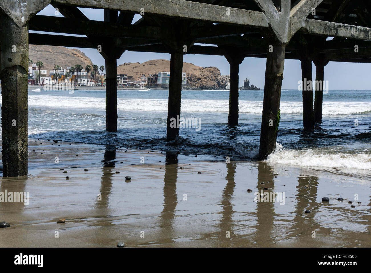 Lima fishing dock hi-res stock photography and images - Alamy