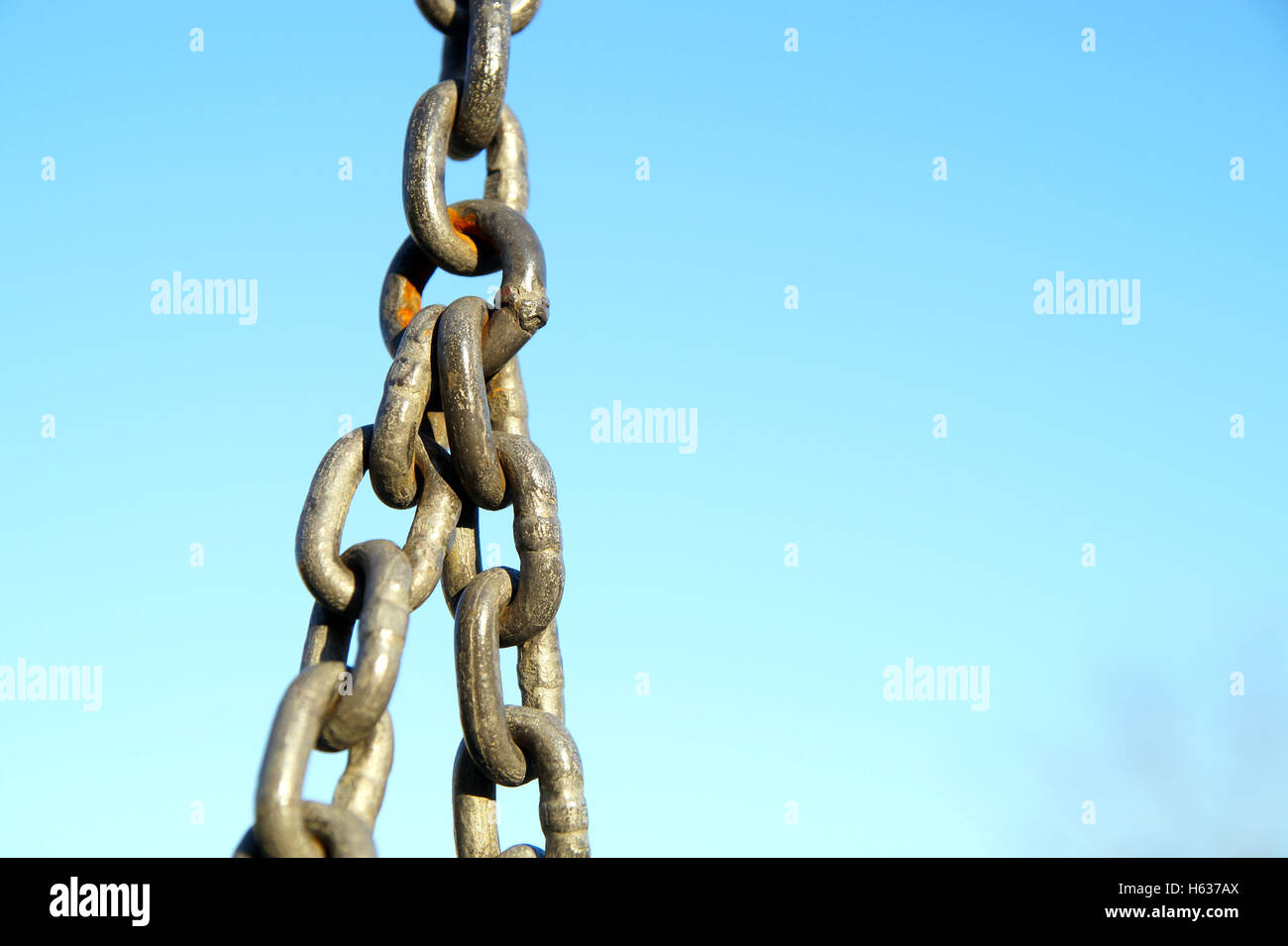 Chain chains metal hi-res stock photography and images - Alamy
