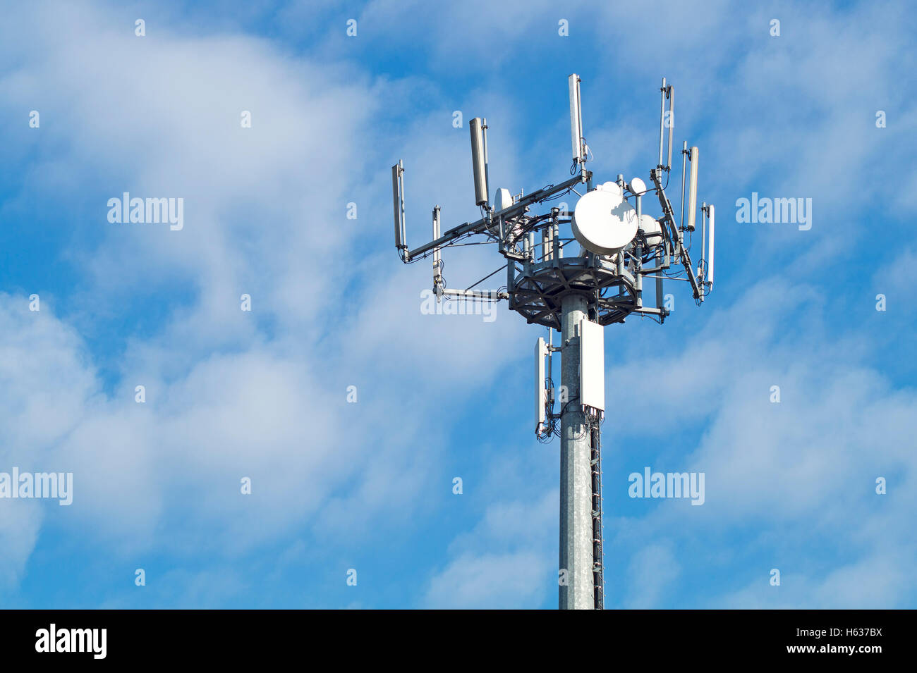 Phone antenna hi-res stock photography and images - Alamy