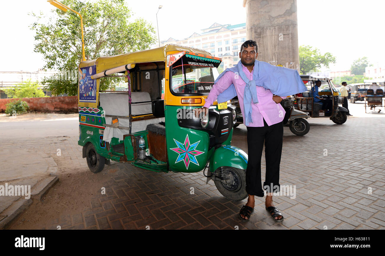 Auto rickshaw driver Stock Photo - Alamy