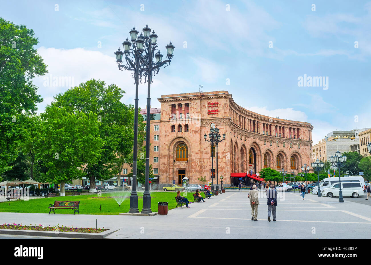 The complex of Republic Square consists mostly of the semicircular ...