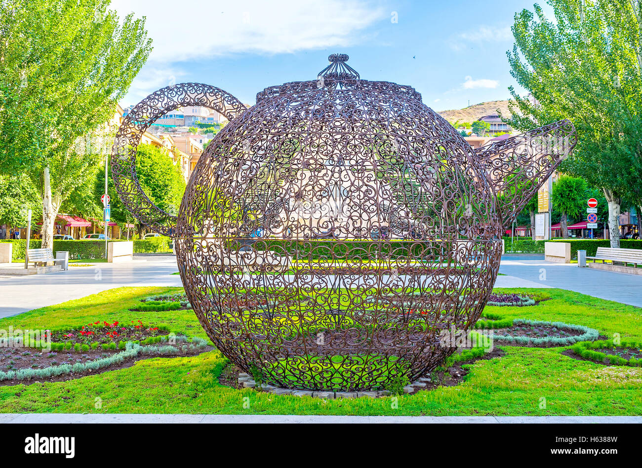Giant teapot hi-res stock photography and images - Alamy