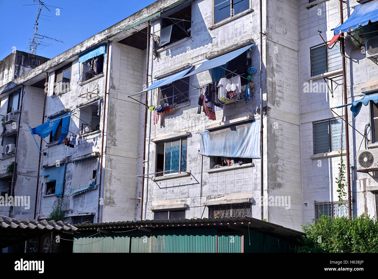 Slum housing hi-res stock photography and images - Alamy