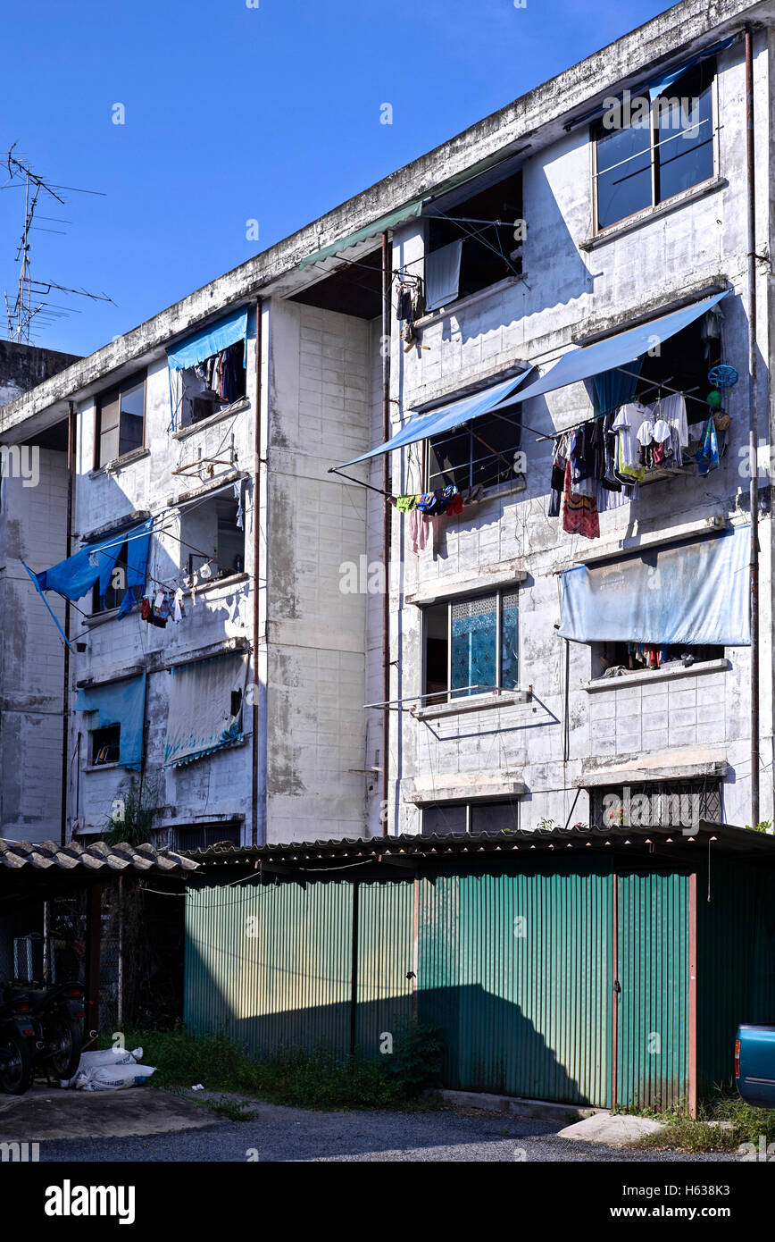 Slum housing hi-res stock photography and images - Alamy