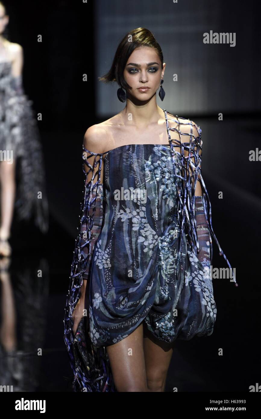 Models on the catwalk at the Giorgio Armani show during Milan Fashion ...