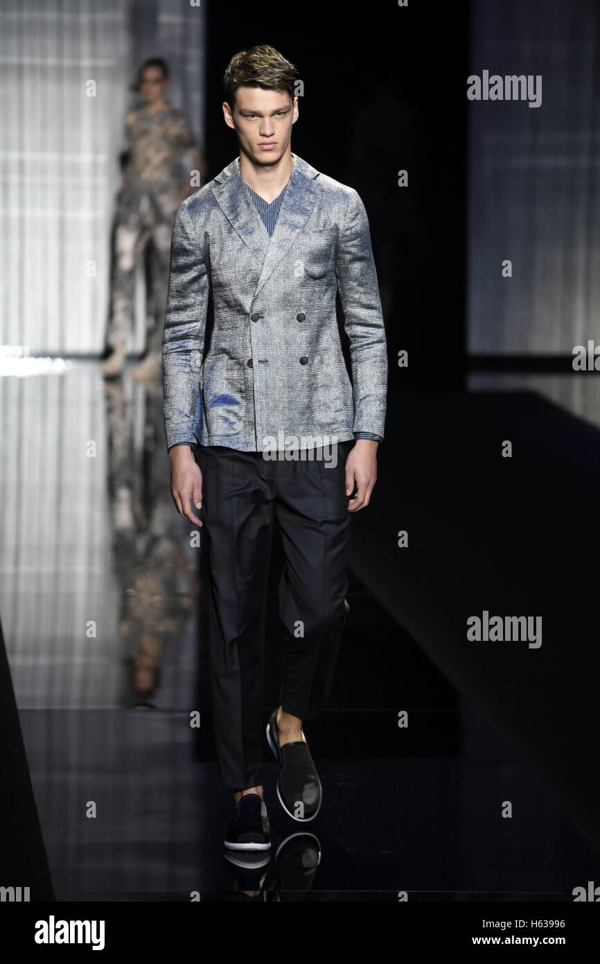 Models on the catwalk at the Giorgio Armani show during Milan Fashion ...