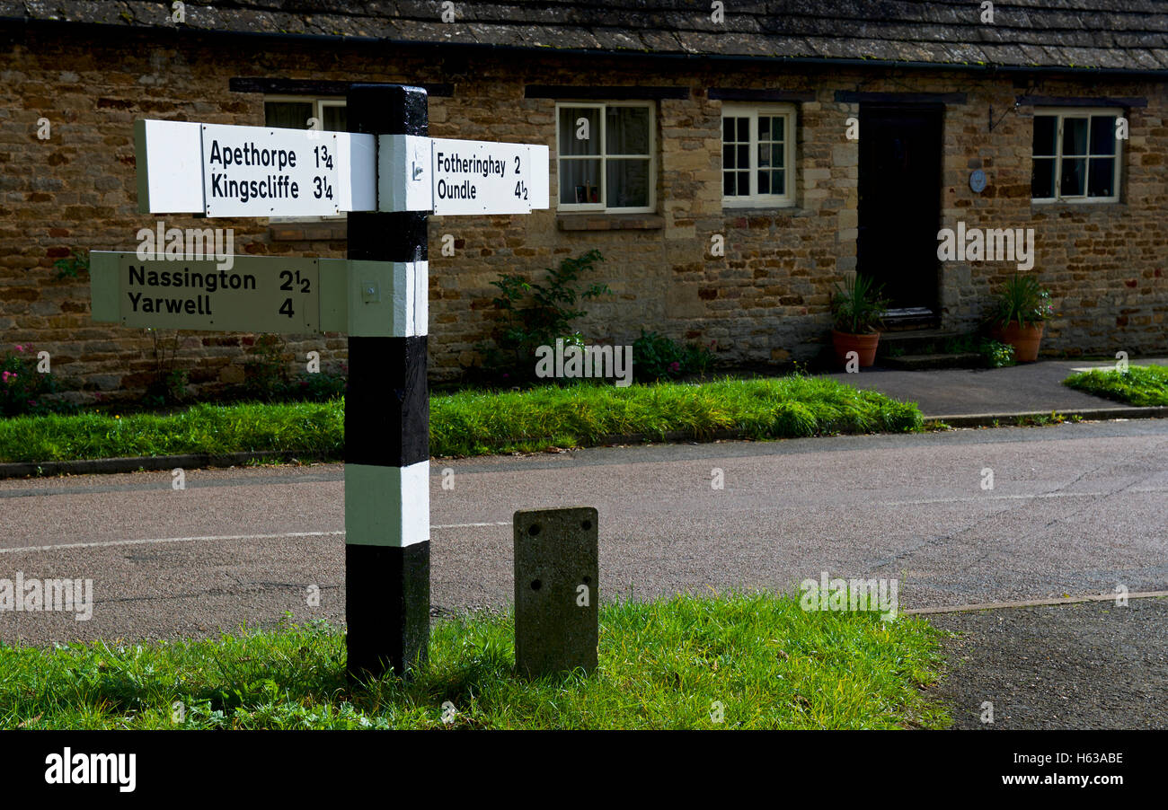 Northamptonshire sign village hi-res stock photography and images - Alamy