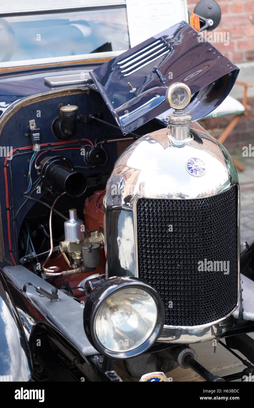 Vintage car engine hi-res stock photography and images - Alamy