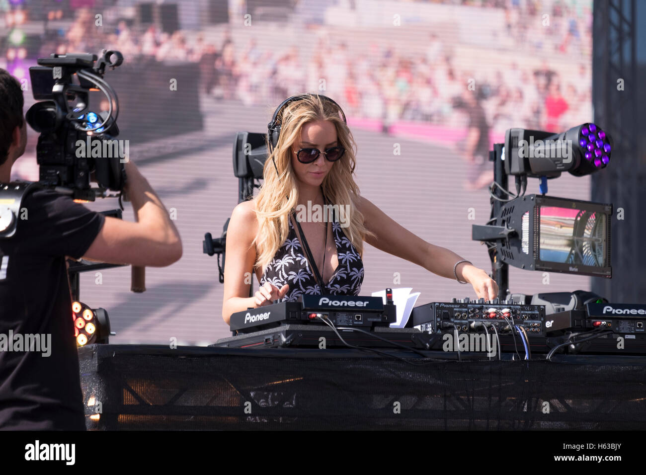 Female disk jockey hi-res stock photography and images - Alamy