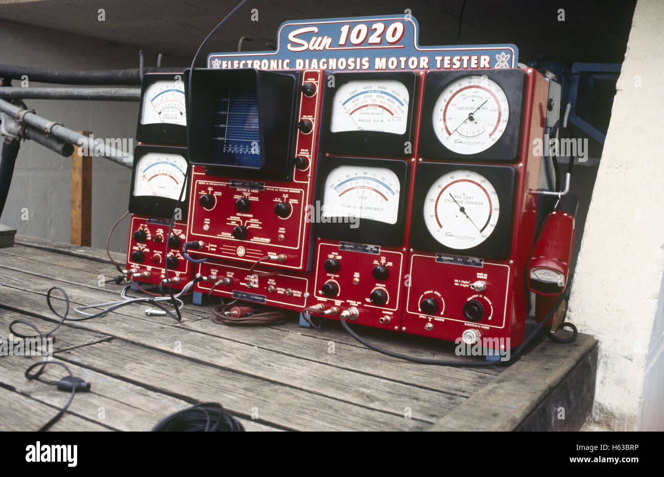 Sun Diagnostic Tester 1967 Ferrari Pit Le Mans Stock Photo - Alamy