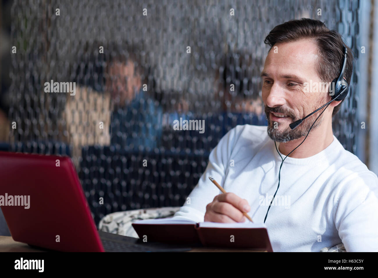 Laptop headphones notes hi-res stock photography and images - Alamy