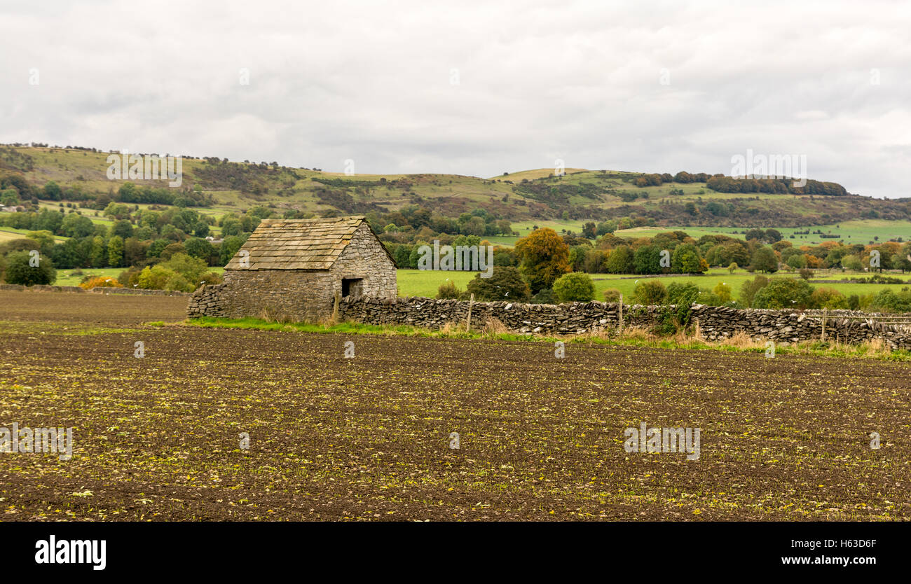 Stone built outhouse on a farm in Derbyshire, UK Stock Photo - Alamy
