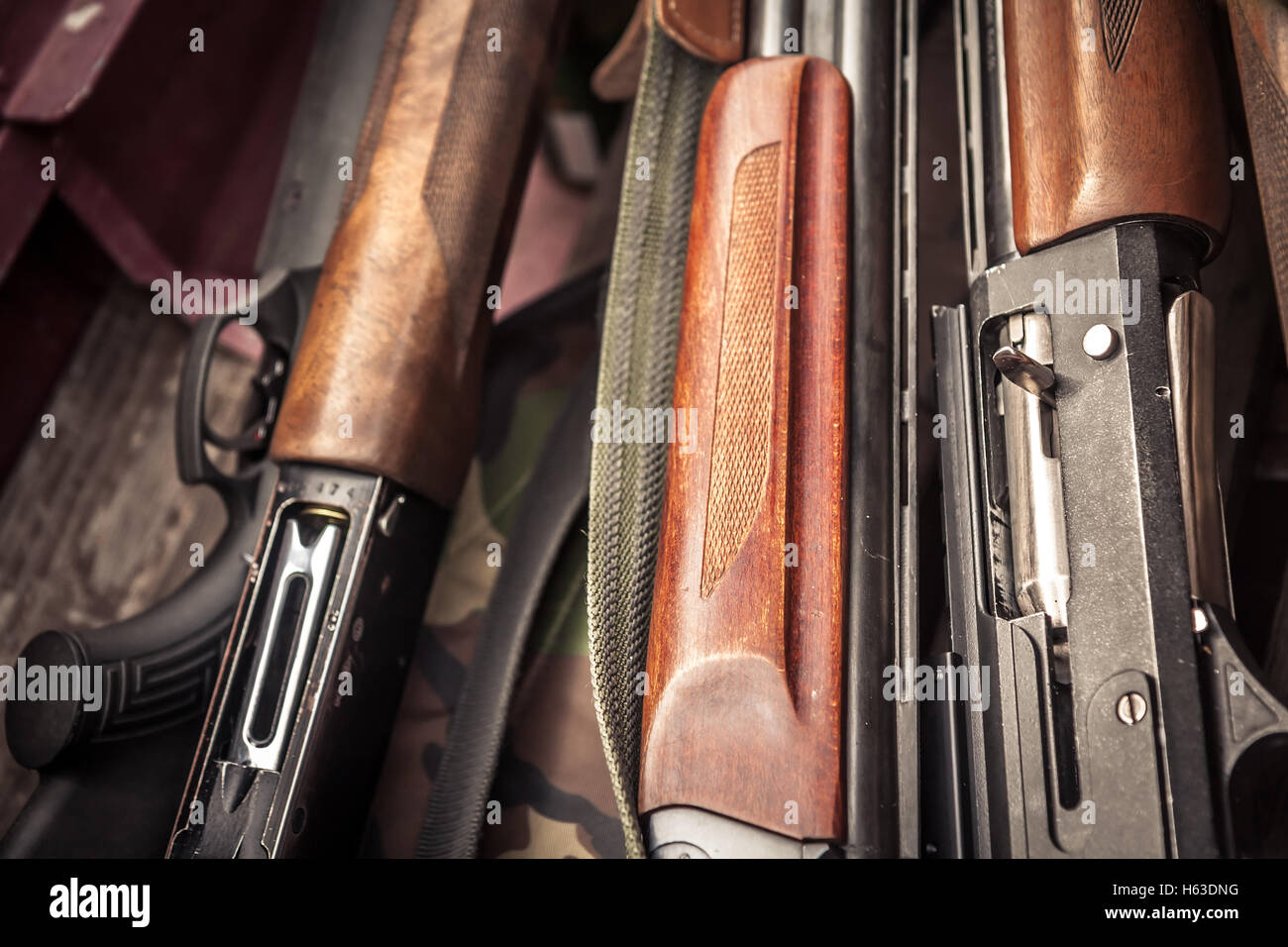 Old hunting scene gun hi-res stock photography and images - Alamy