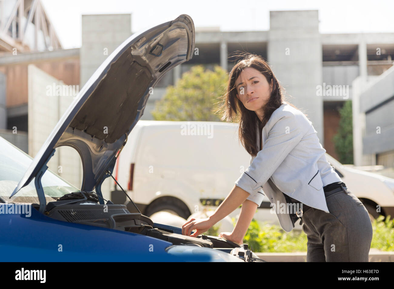Woman and car issue relationship Stock Photo - Alamy