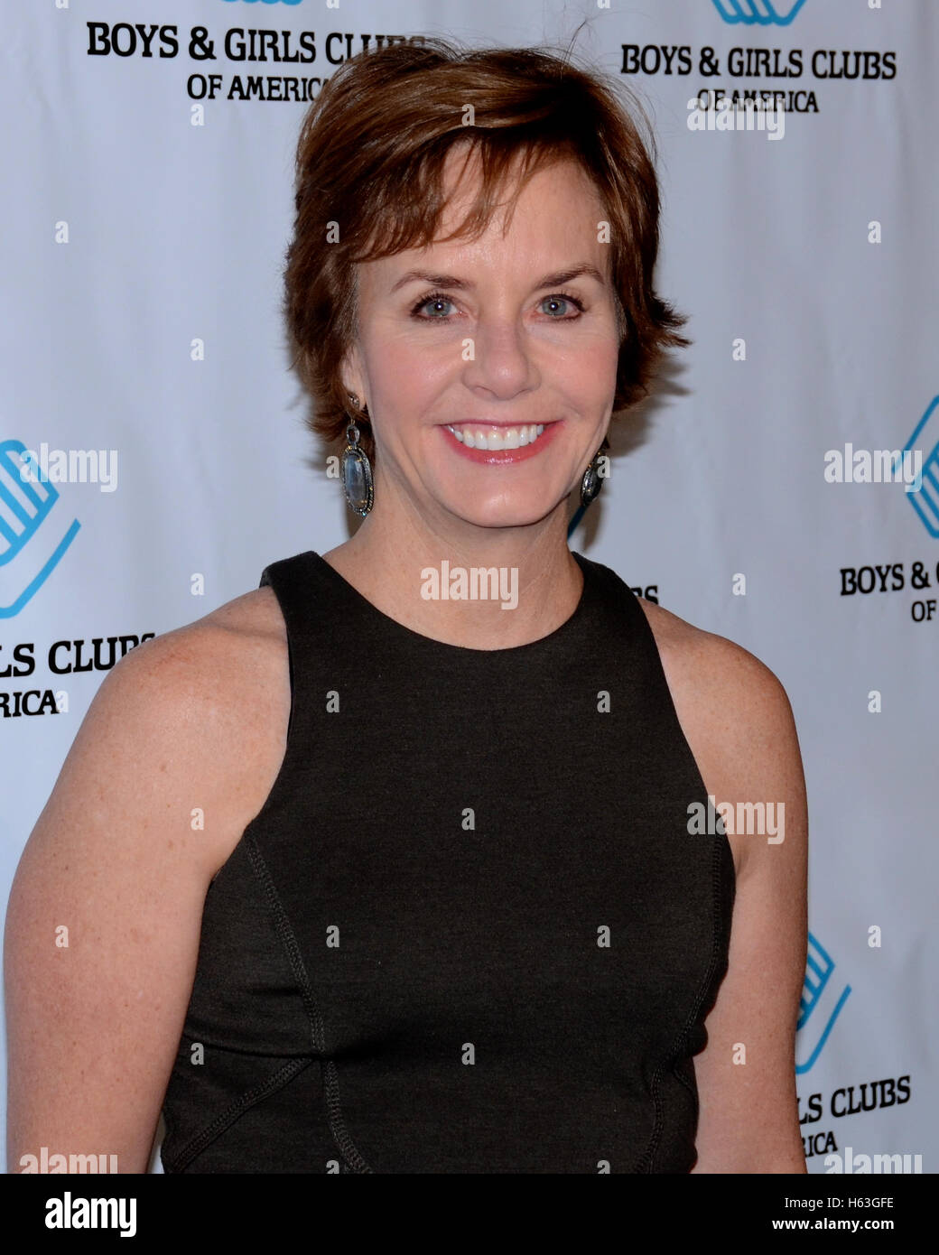 Carrie Schwab-Pomerantz arrives at the 2015 Boys and Girls Club Annual ...