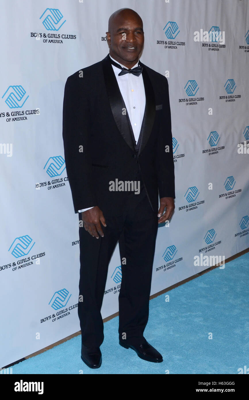 5 time World Heavyweight Boxing Champion Evander Holyfield arrives at ...