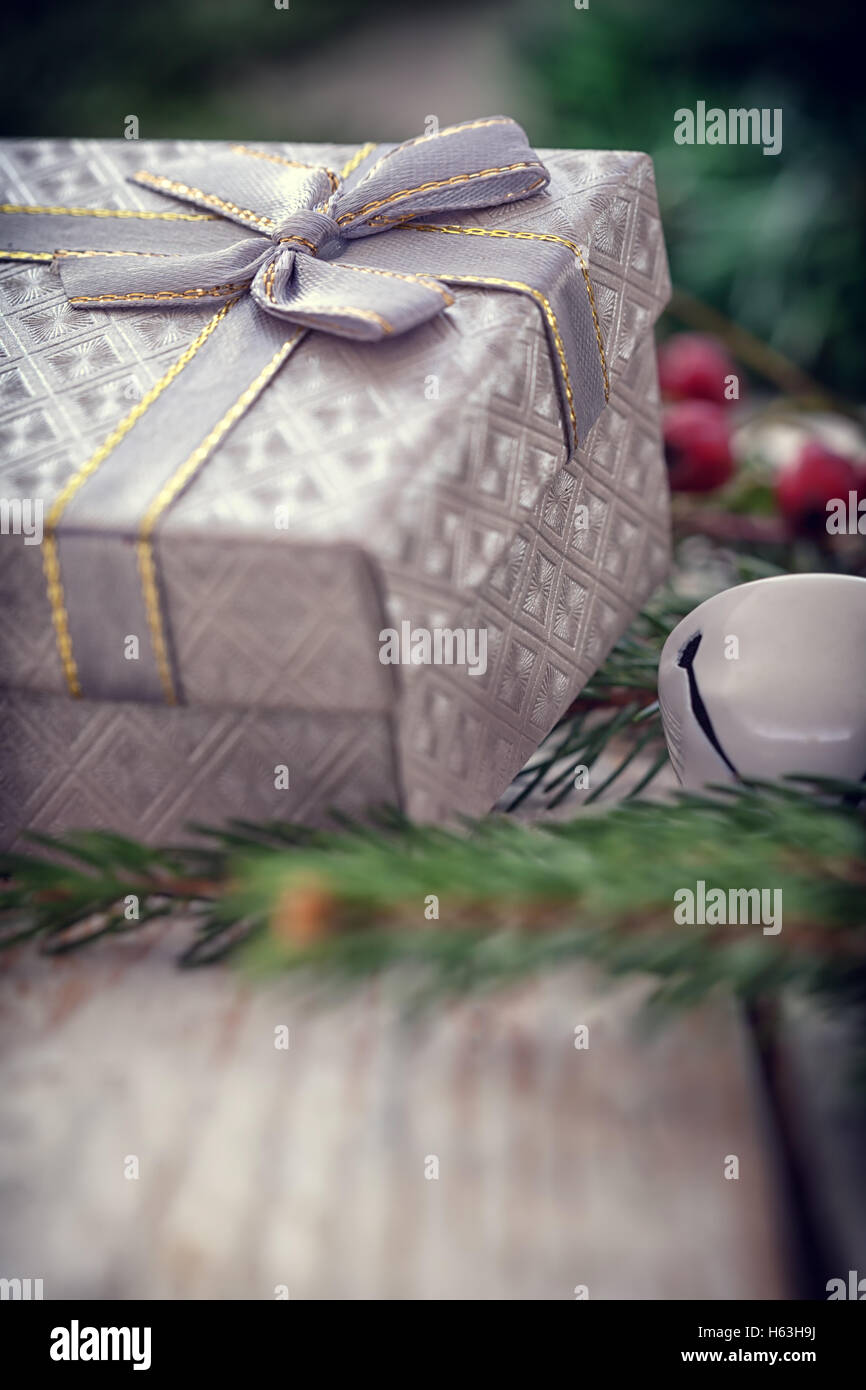 Present under tree hi-res stock photography and images - Alamy