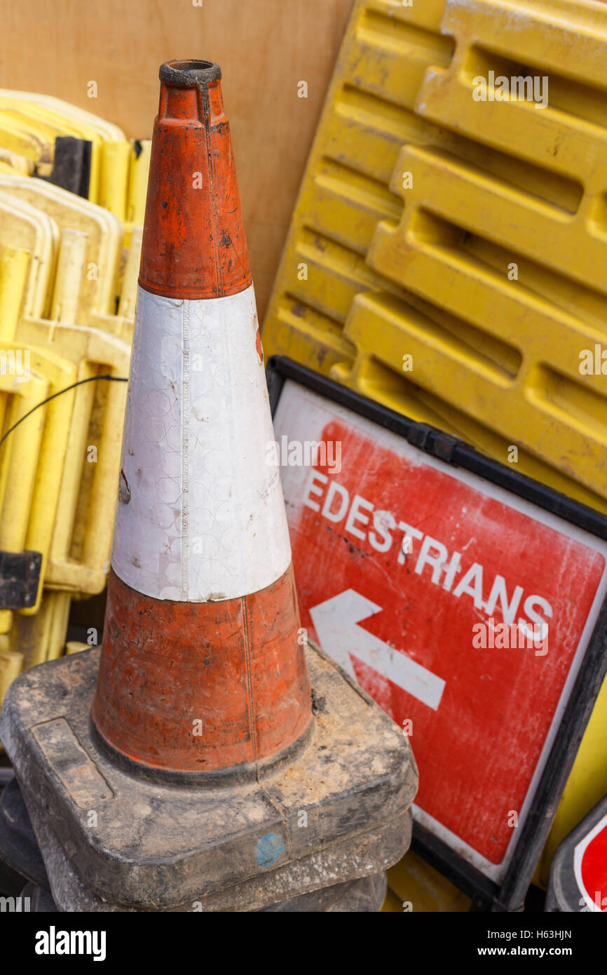 Orange road signs uk hi-res stock photography and images - Alamy