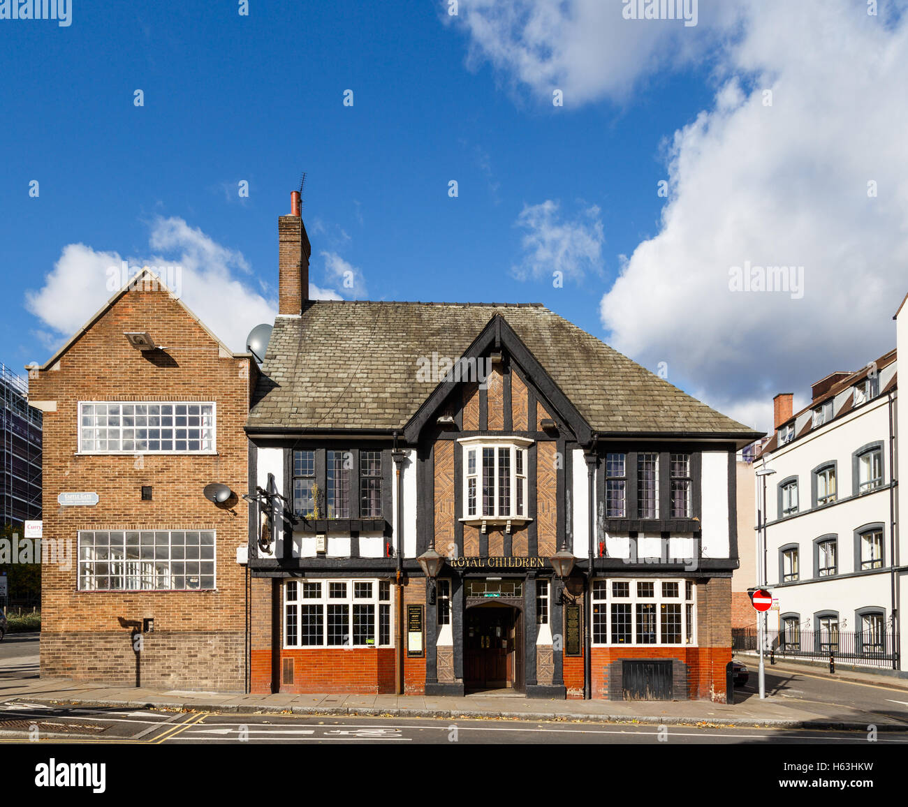 Royal children pub hi-res stock photography and images - Alamy