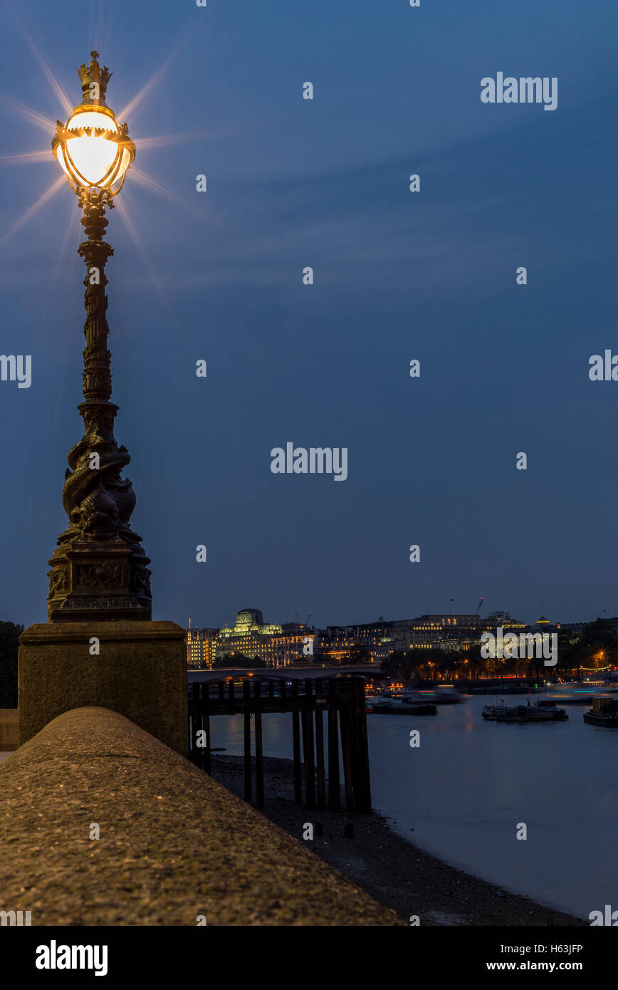 Street light on the side of the Thames in London Stock Photo - Alamy