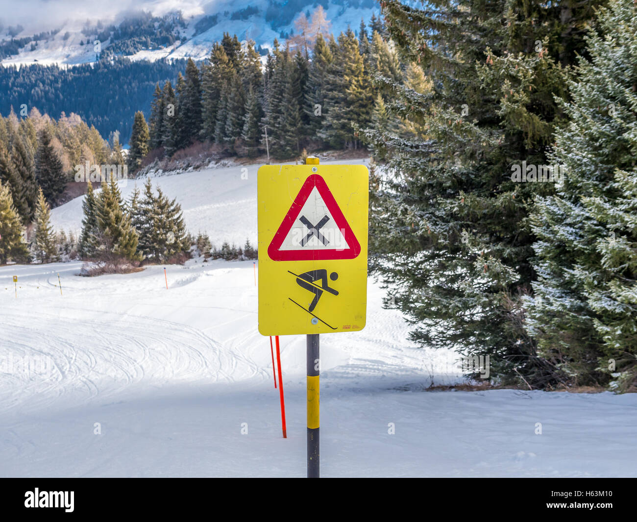 Slow sign on ski slope hi-res stock photography and images - Alamy