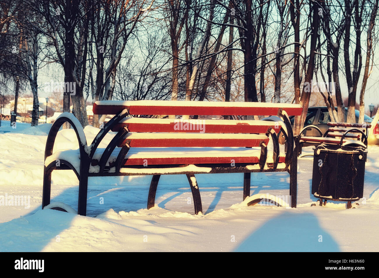 Winter Park bench Alley Stock Photo - Alamy