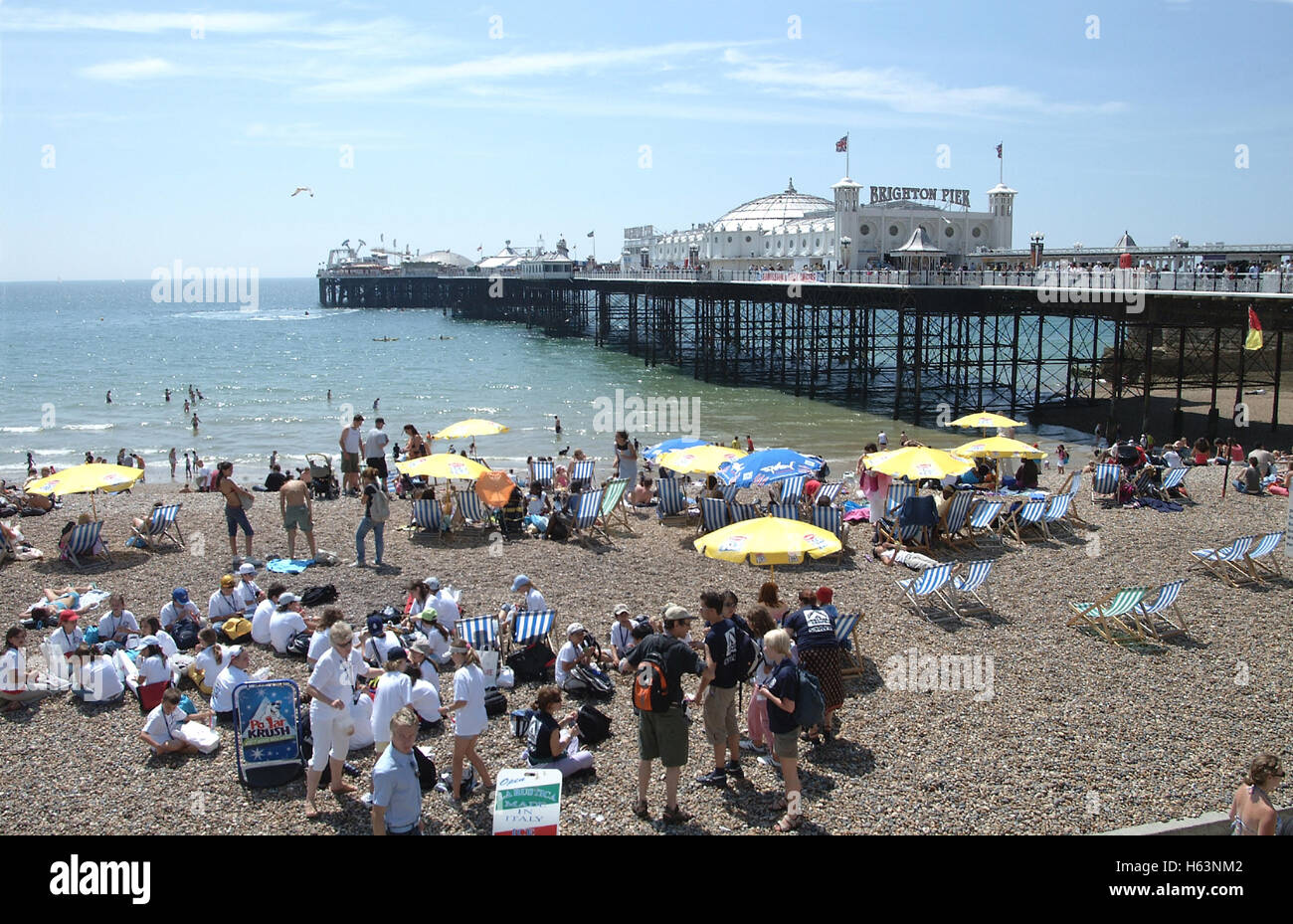 Brighton beach kids england hi-res stock photography and images - Alamy