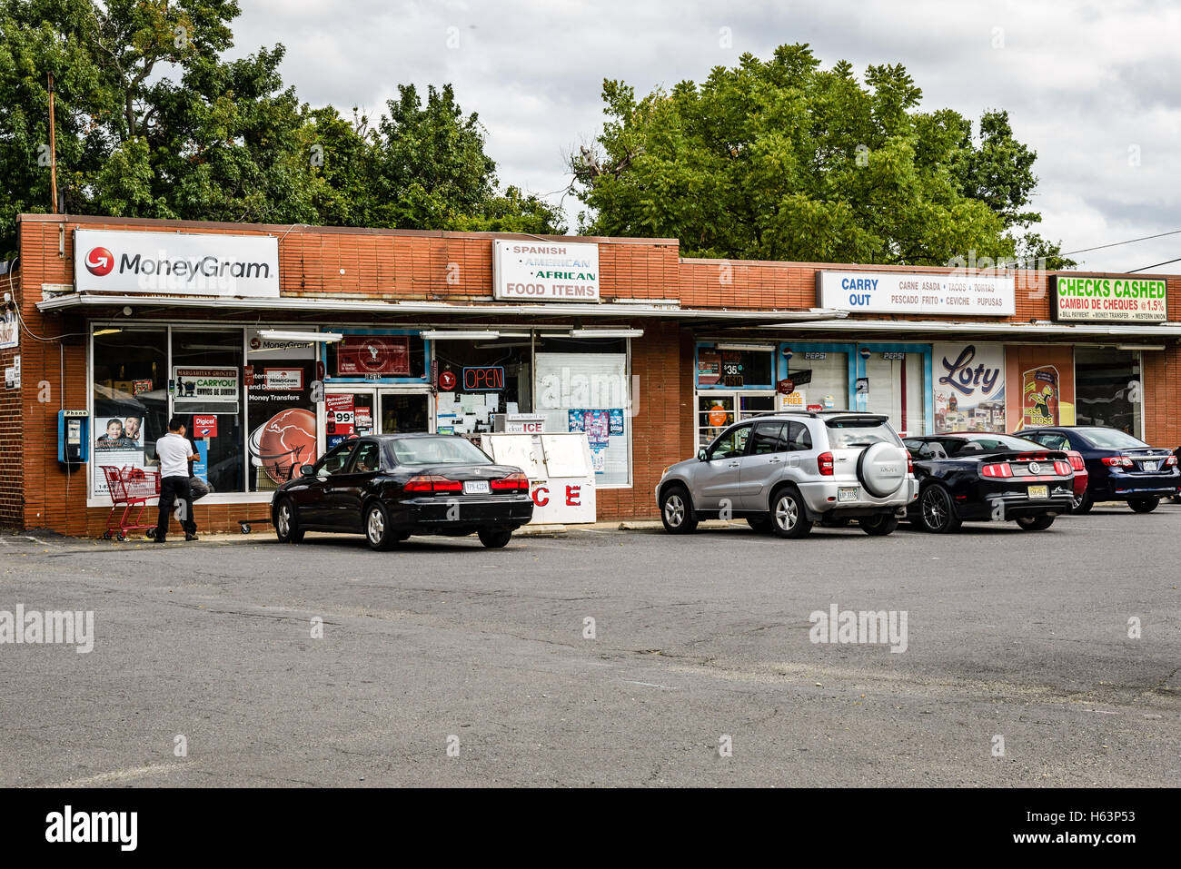 Strip mall hi-res stock photography and images - Alamy