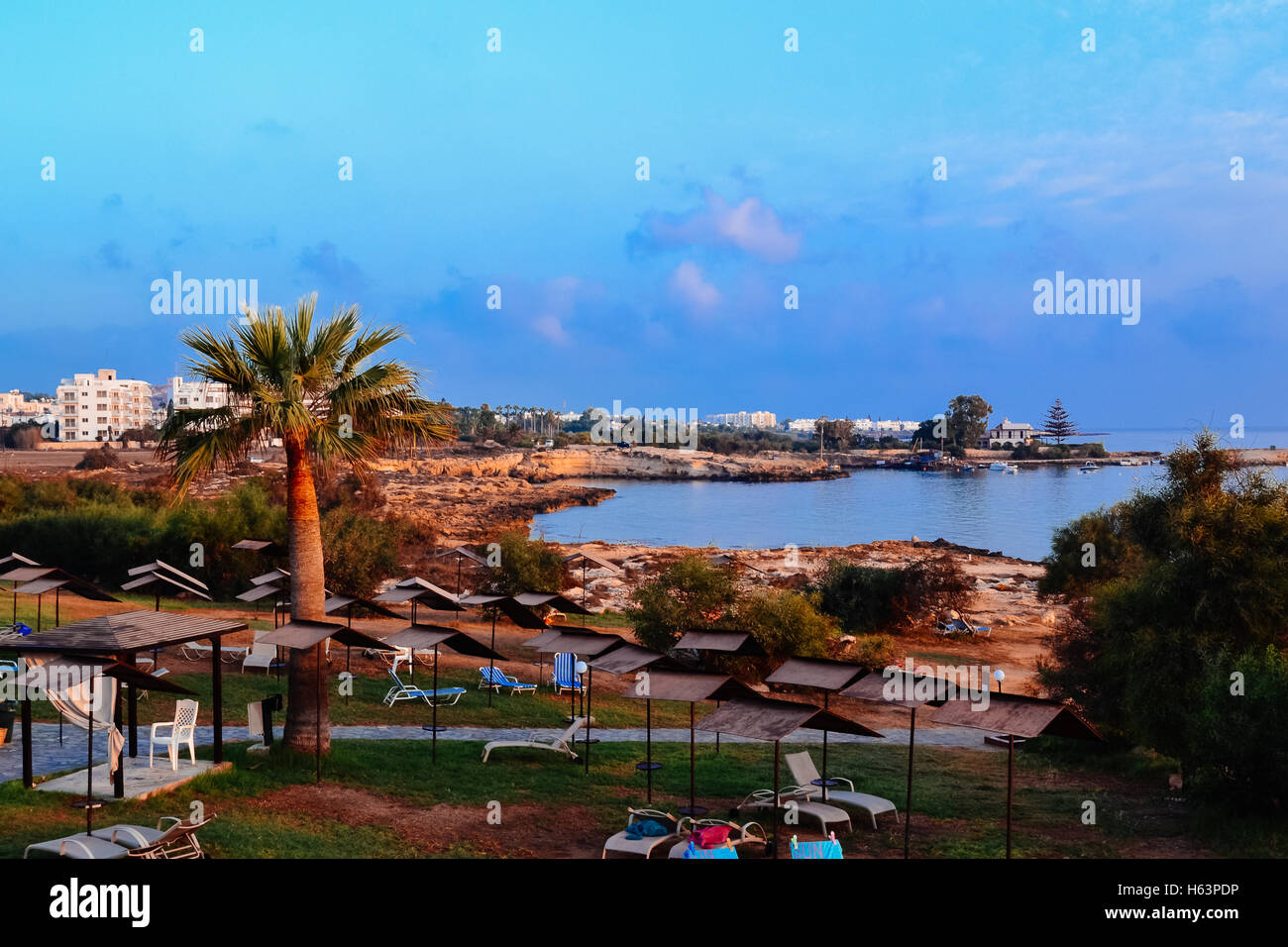 Island seascapes hi-res stock photography and images - Alamy