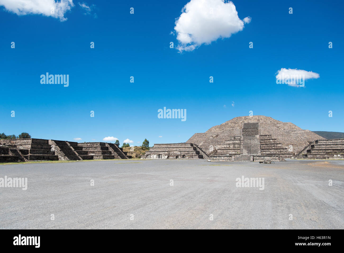 The Pyramid of the Moon is the second largest pyramid in San Juan ...