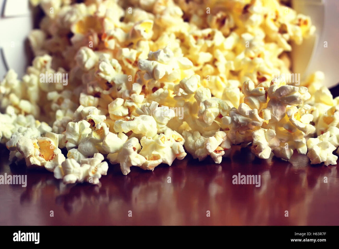 Movie popcorn spill nobody hi-res stock photography and images - Alamy