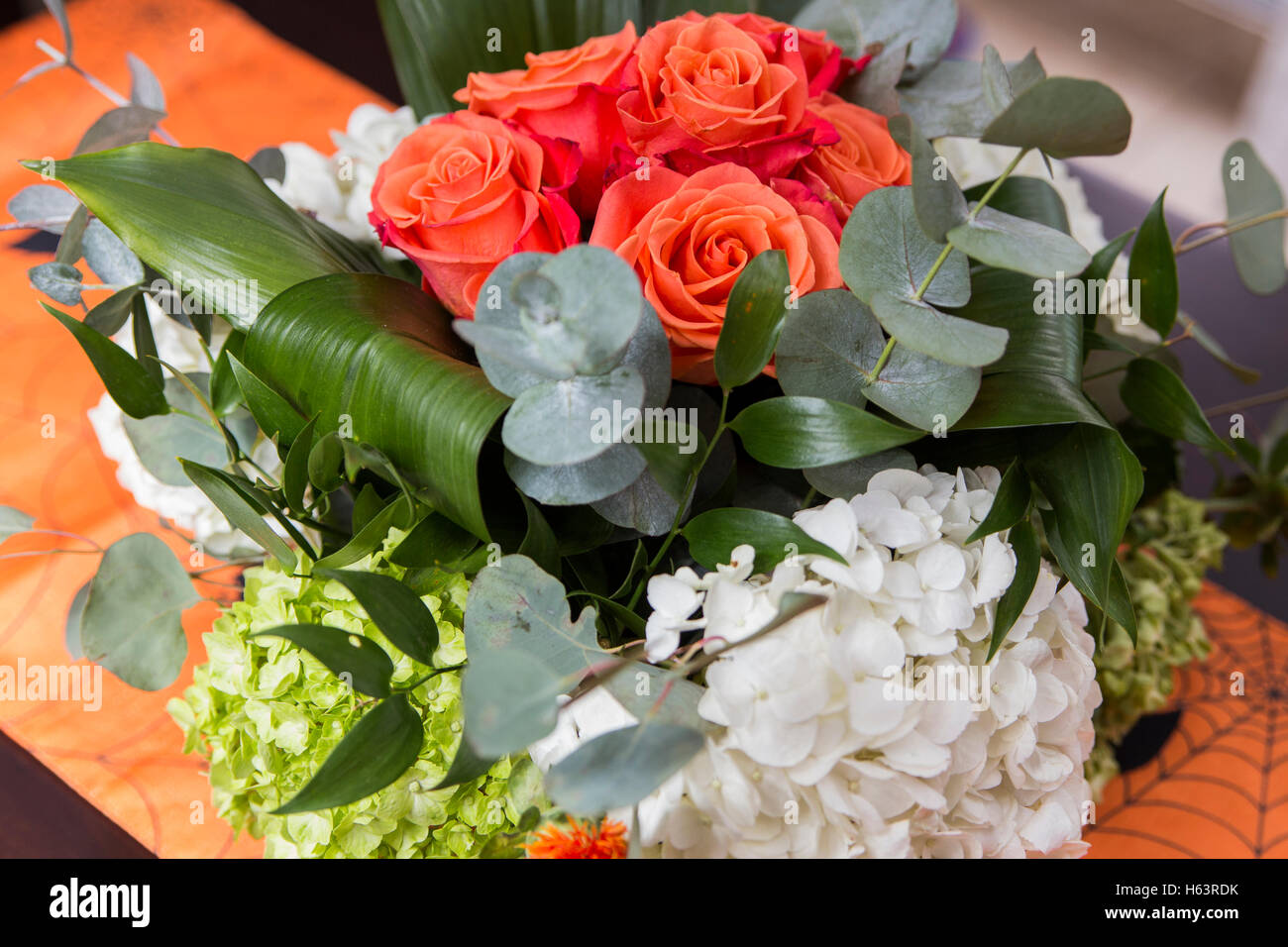 Bride and groom flowers table hi-res stock photography and images - Alamy