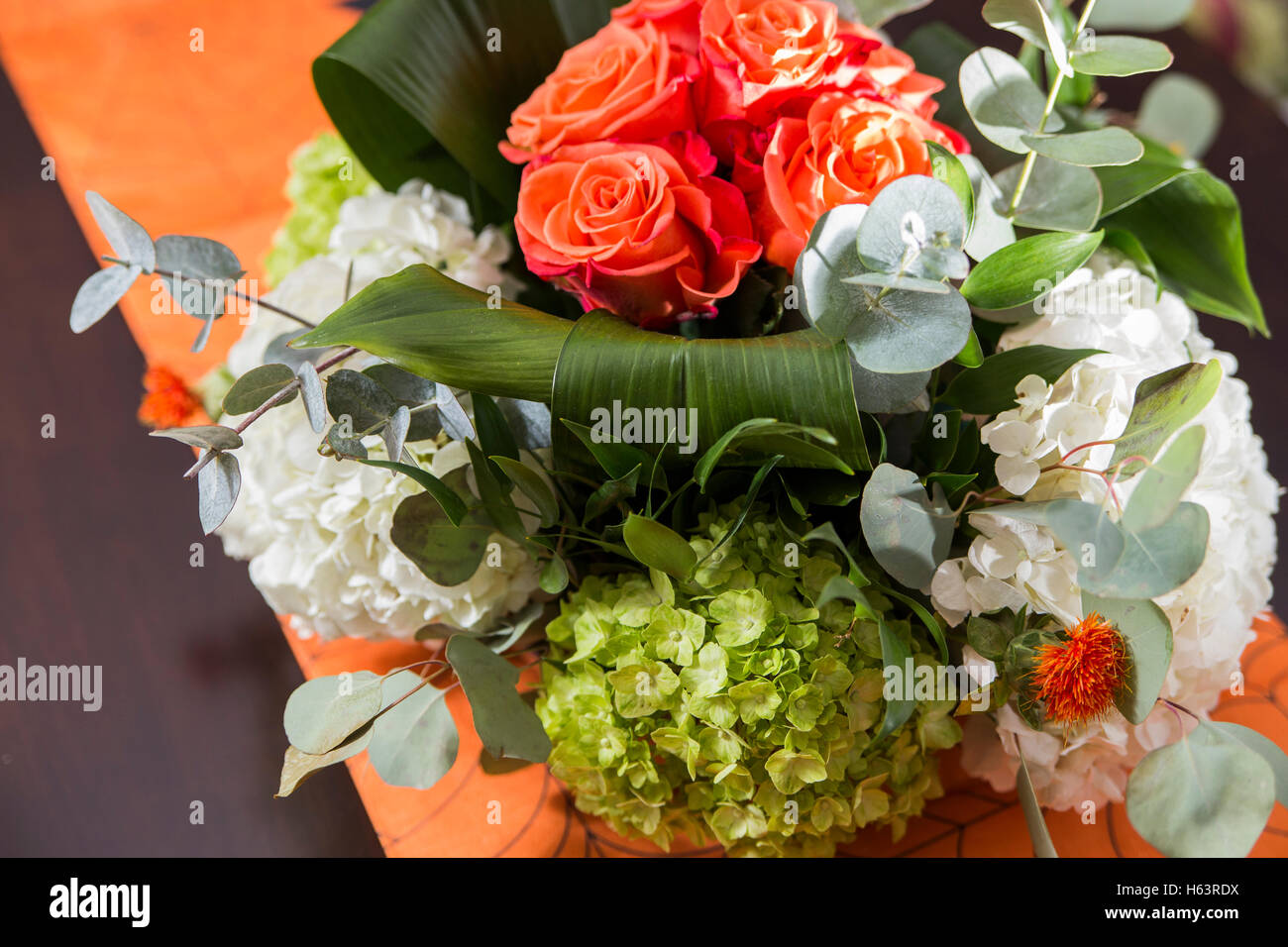 Bride and groom flowers table hi-res stock photography and images - Alamy