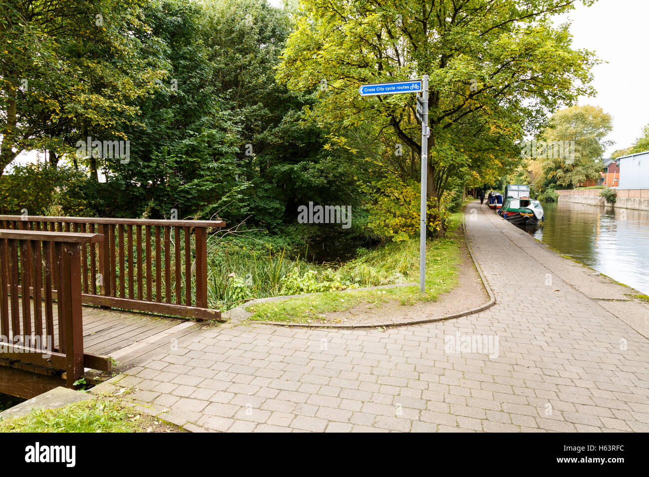 Cycle route canal hi-res stock photography and images - Alamy