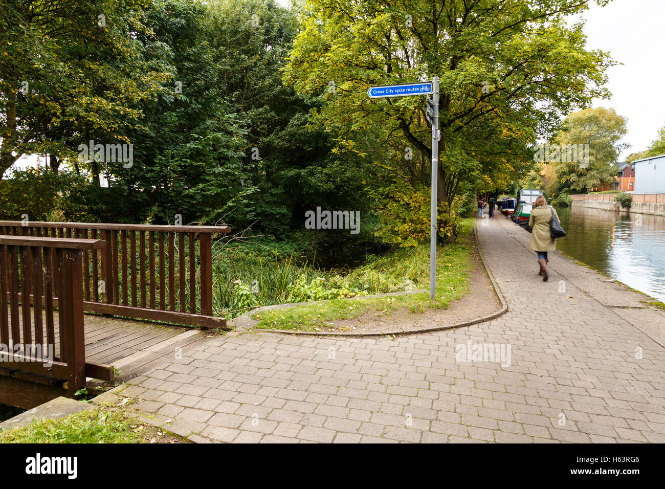 Nottingham cross city cycle route signage - by the canal. In Nottingham ...