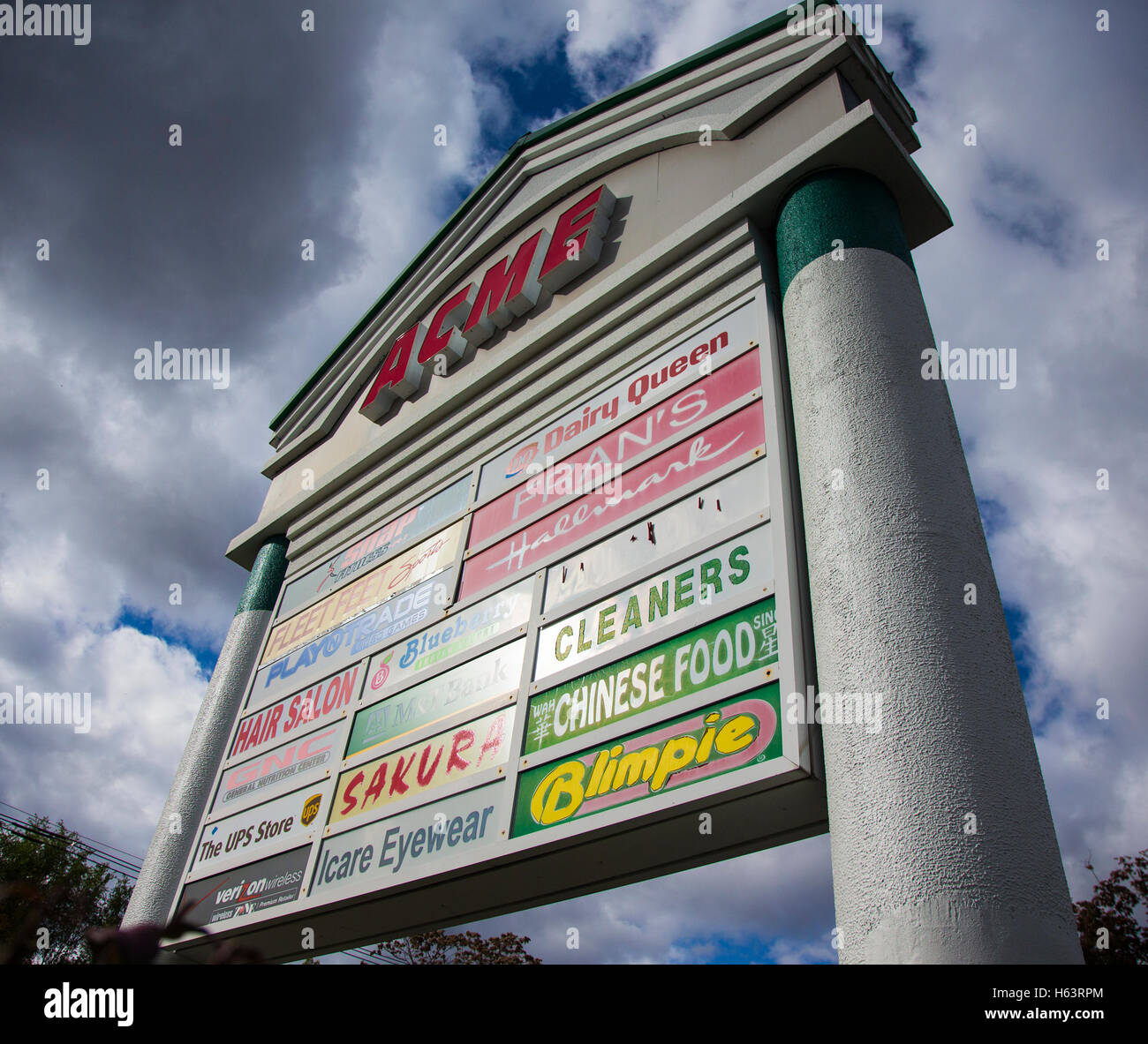 Strip mall sign hi-res stock photography and images - Alamy